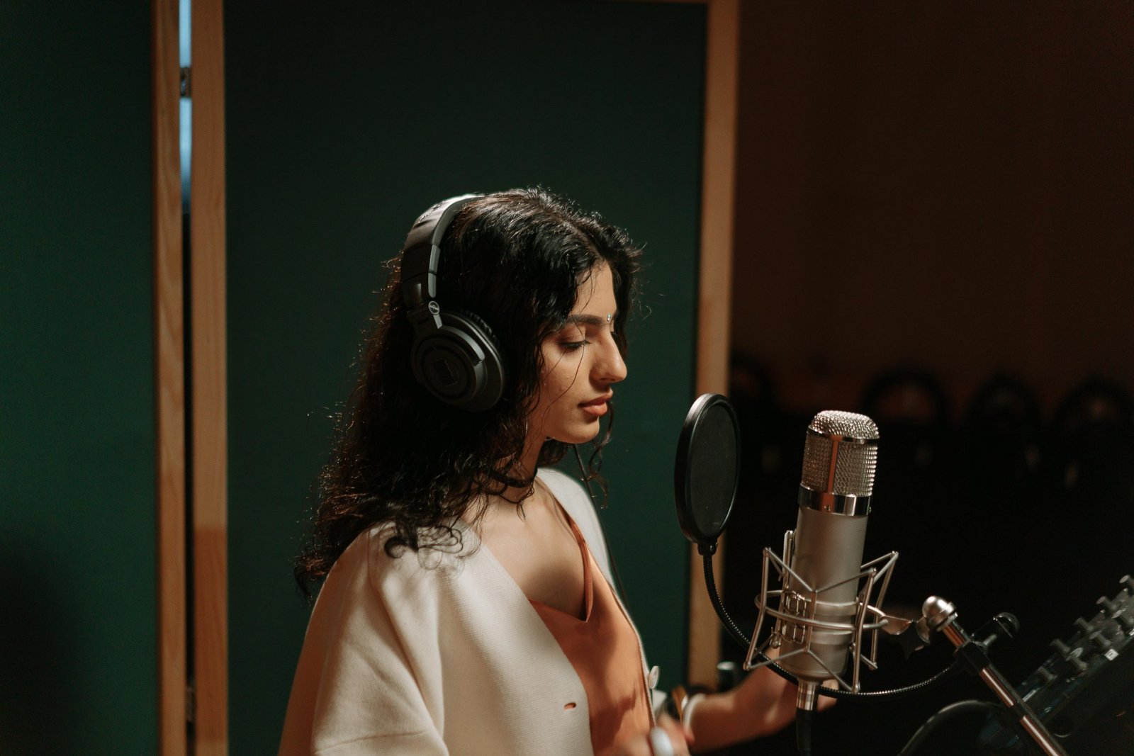 Top Headsets for Professional Voice Acting